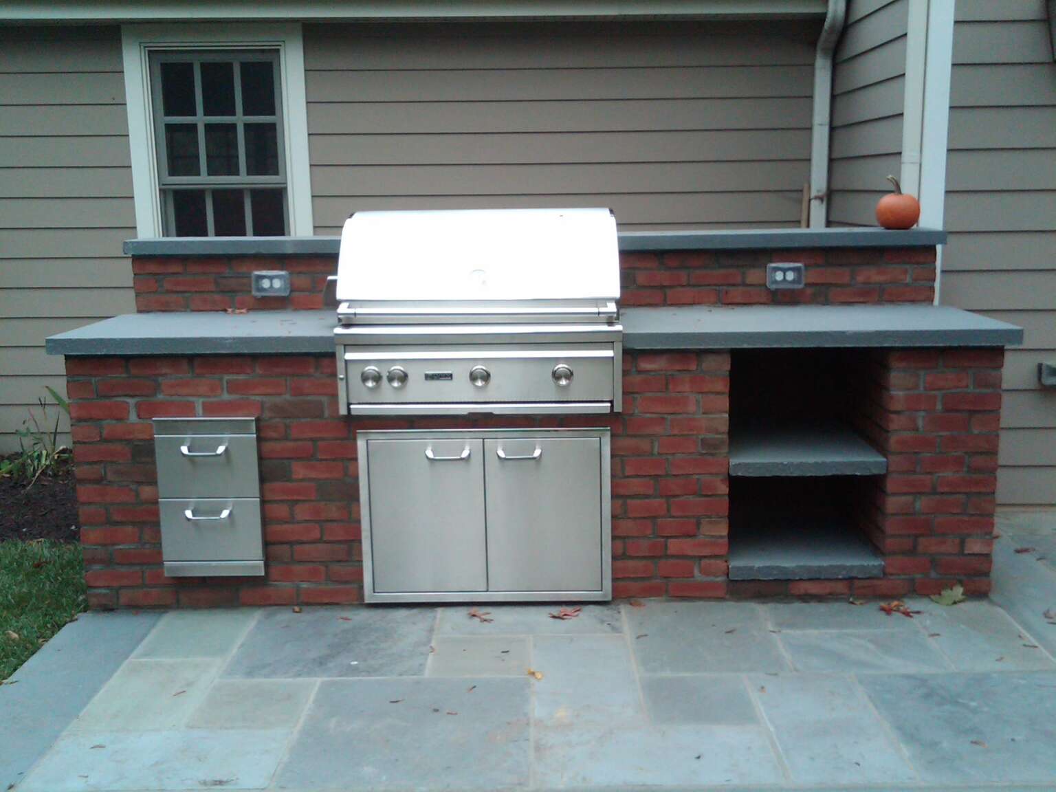 Custom Outdoor Kitchens | DeShayes Residential Resort Design
